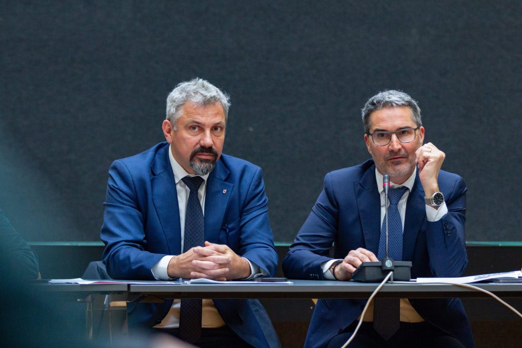 PAB - PROVINCIA AUTONOMA DI BOLZANO * «LA GIUNTA ILLUSTRA L ...